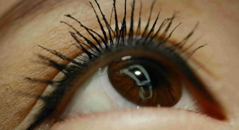 Deal with Clumpy Eyelashes | Resilient Homes Challenge